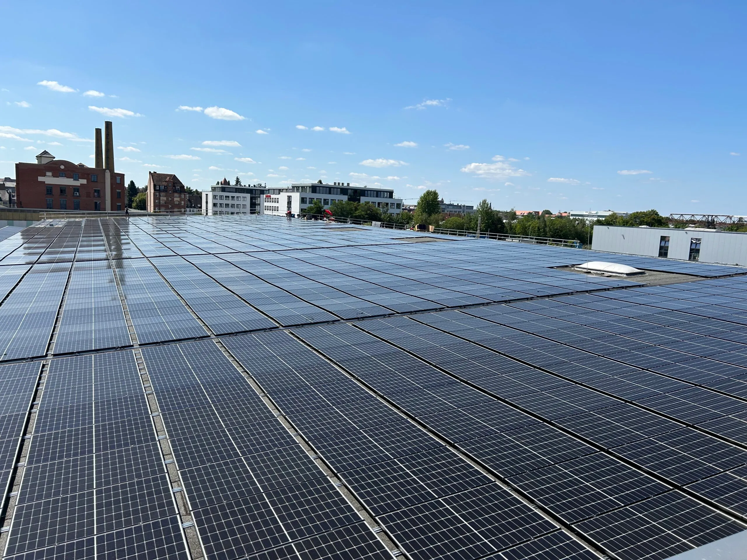 METIS: Penetration-free PV installation for bitumen and foil